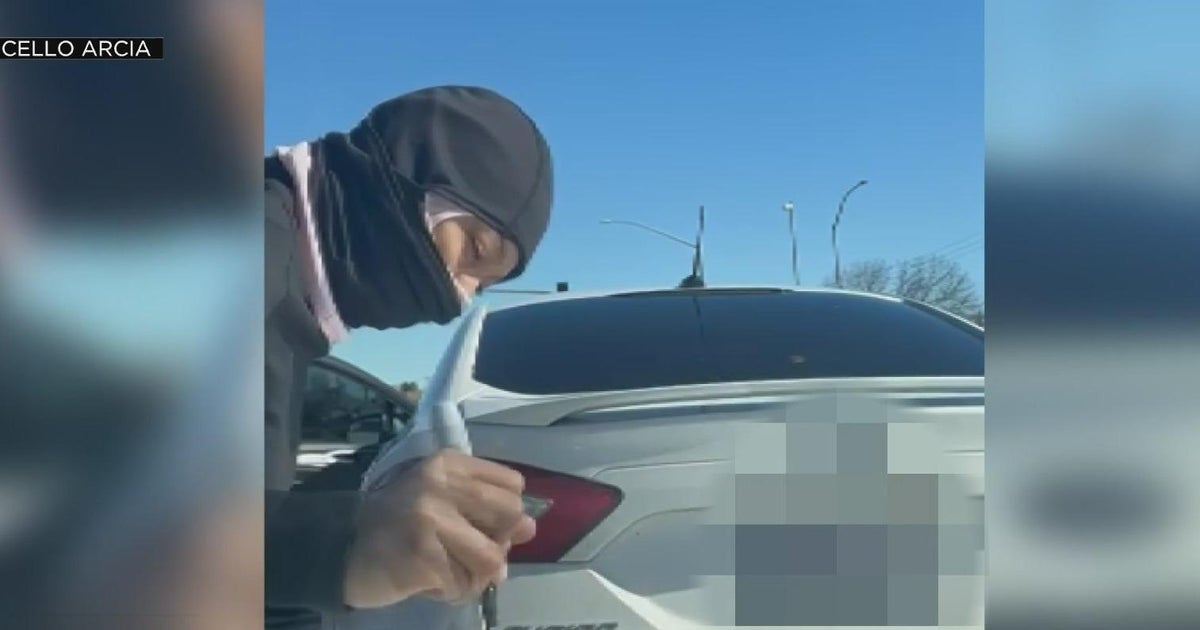 WATCH: Suspect tags car with Sharpie at Stockton intersection - CBS ...