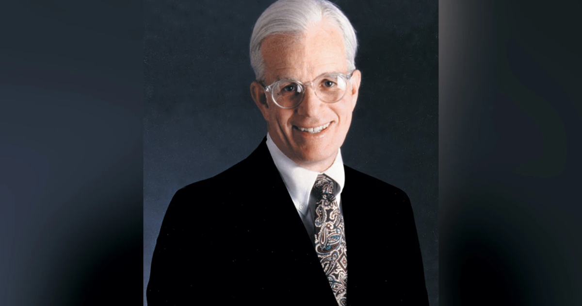 Bears-part owner Andrew McKenna dies at 93 - CBS Chicago