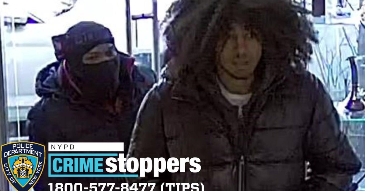 NYPD: Suspects threatened Brooklyn smoke shop employees with hammer ...