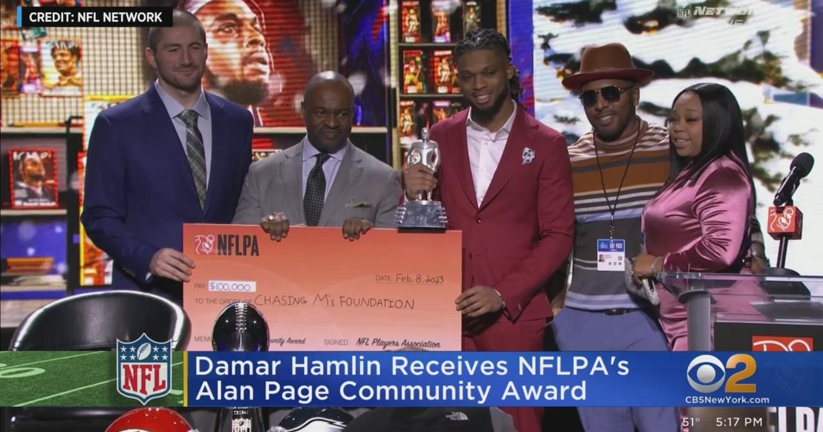 Damar Hamlin receives NFLPA's Alan Page Community Award - CBS New York