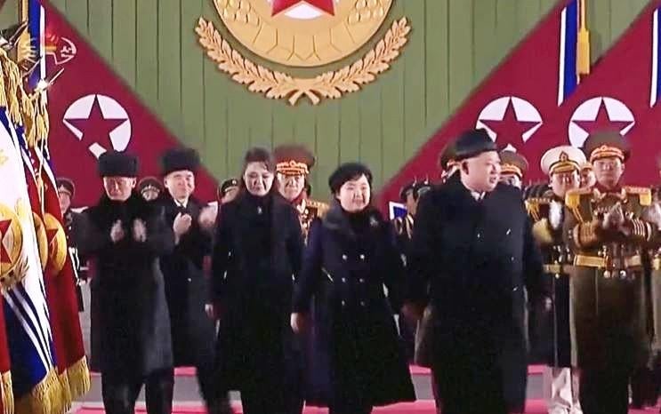 Kim Jong Un shows off weapons, and his daughter, at military parade | WGHN