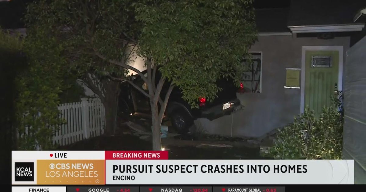 Encino pursuit: SUV fleeing CHP crashes into 2 houses - CBS Los Angeles