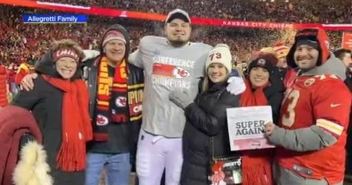 Christina Allegretti, wife of Kansas City Chiefs star, ex-Illini Nick ...