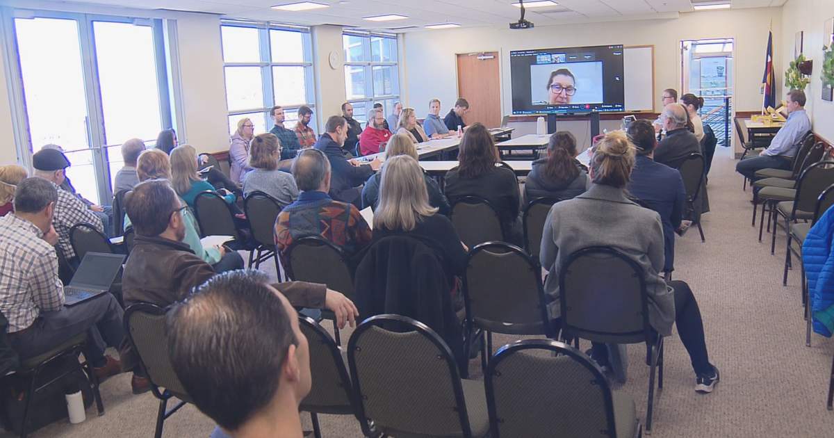 Residents weary of Broomfield airport's plane noise address FAA - CBS ...