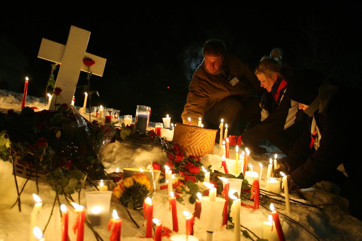 NIU mourns 15 years after campus massacre - CBS Chicago