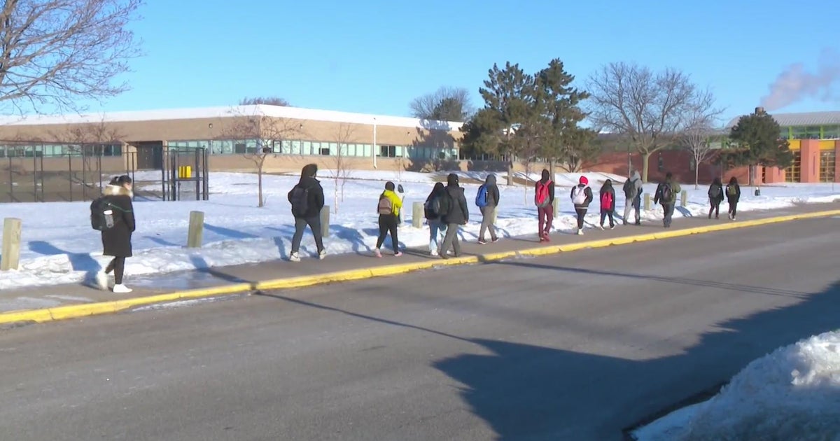 Students return to Harding a week after fatal stabbing - CBS Minnesota