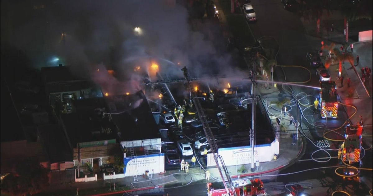Fire Engulfs Culver City Auto Body Shop Cbs Los Angeles