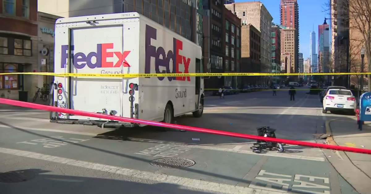 Woman struck, killed by FedEx truck in South Loop - CBS Chicago