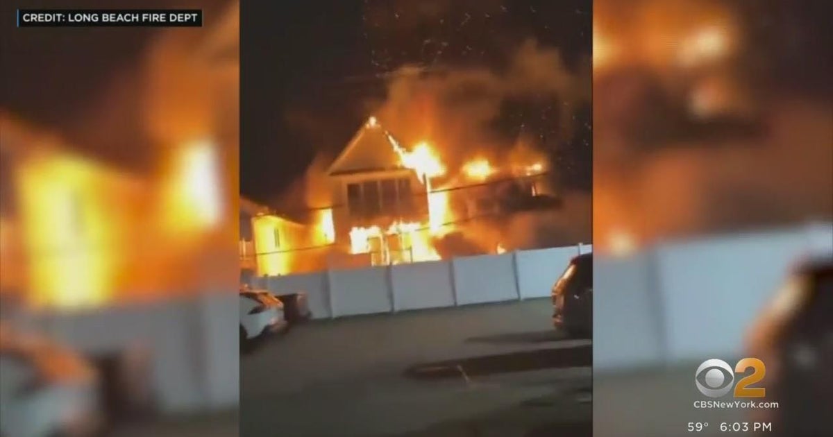 2 heroes risk their lives to save man from Long Beach fire - CBS New York