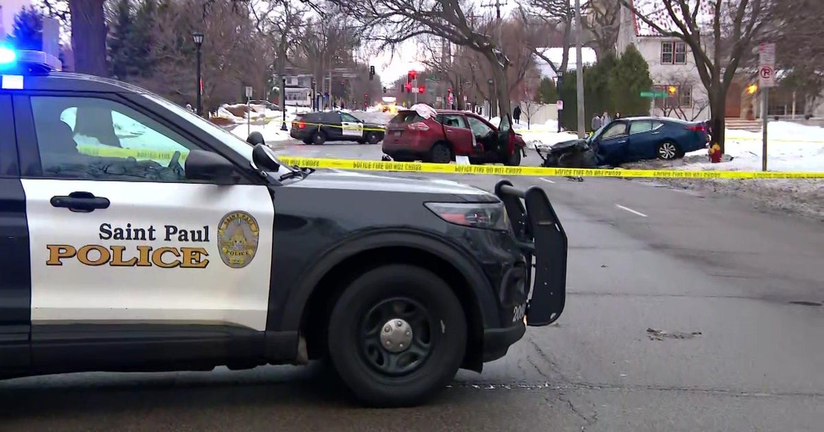 1 dead, 1 injured in crash near University of St. Thomas campus in St. Paul - CBS Minnesota