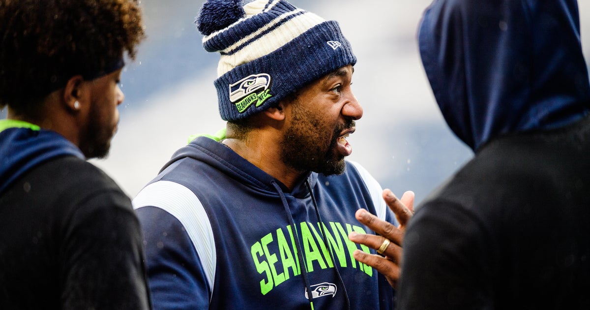 Steelers hire Seahawks' Aaron Curry as inside linebackers coach - CBS ...