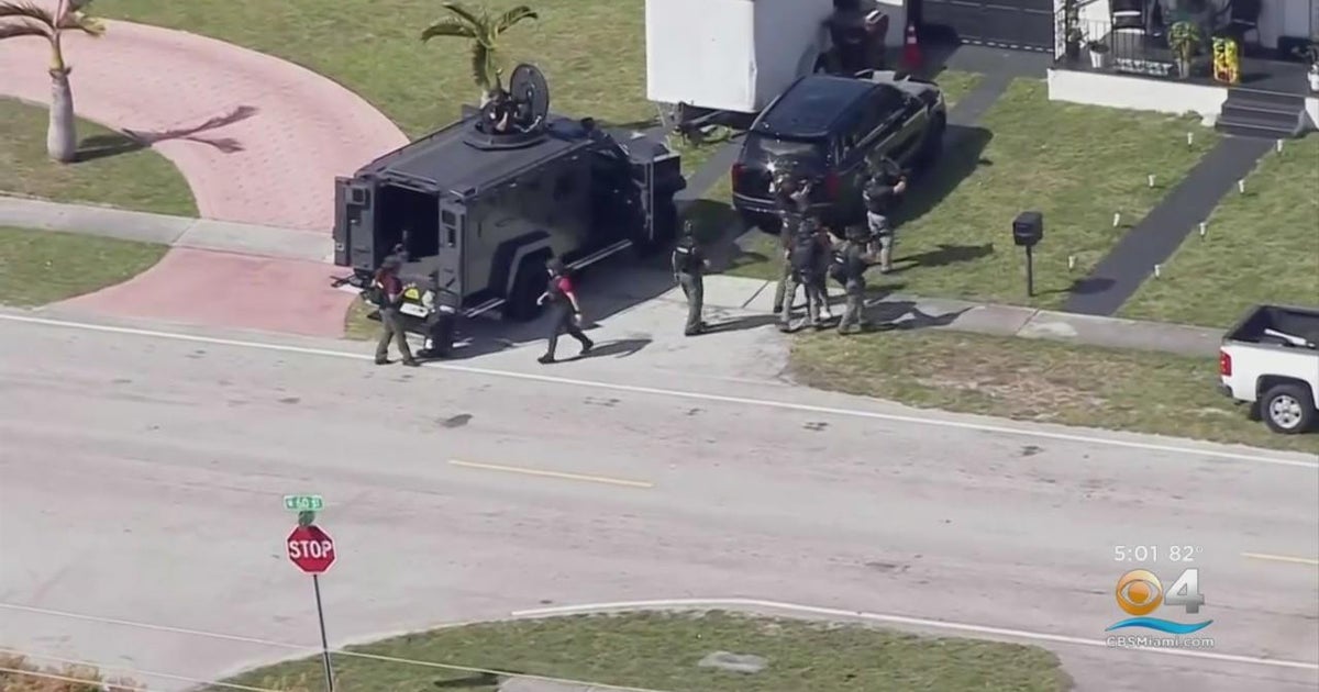 Police pursuit through Hialeah ends in SWAT standoff, man in custody - CBS Miami