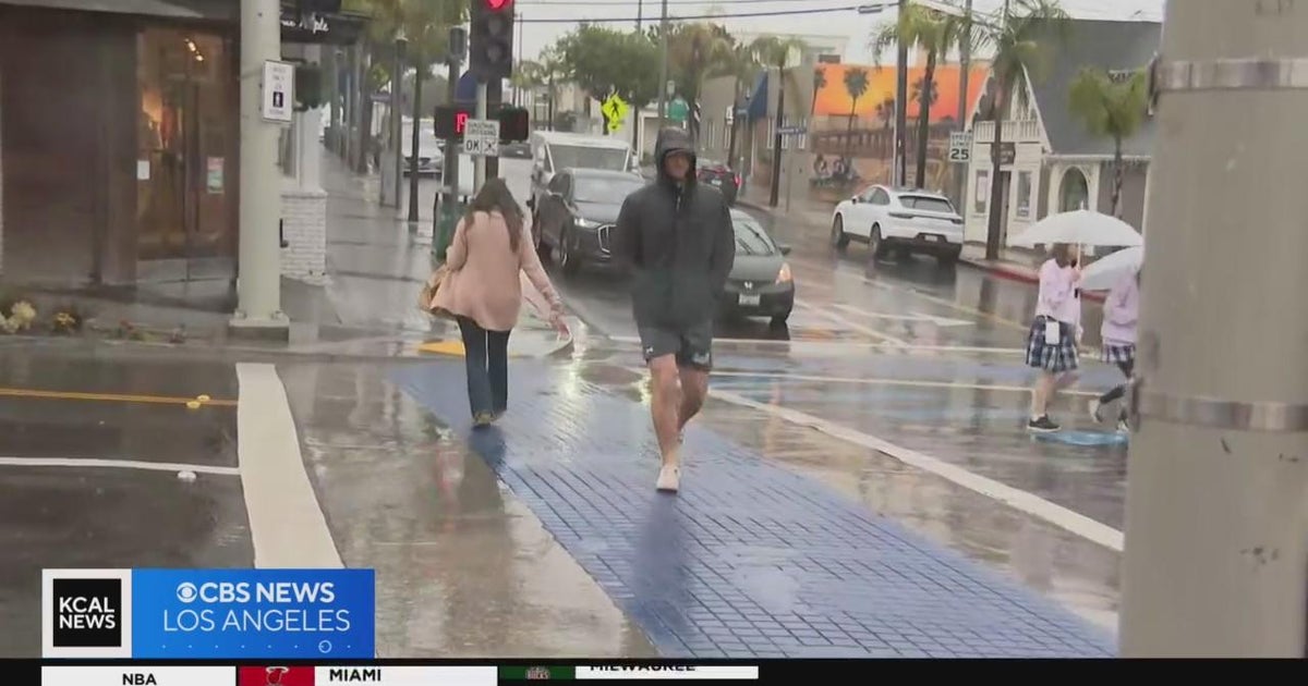 Coastal rain comes down in Manhattan Beach - CBS Los Angeles