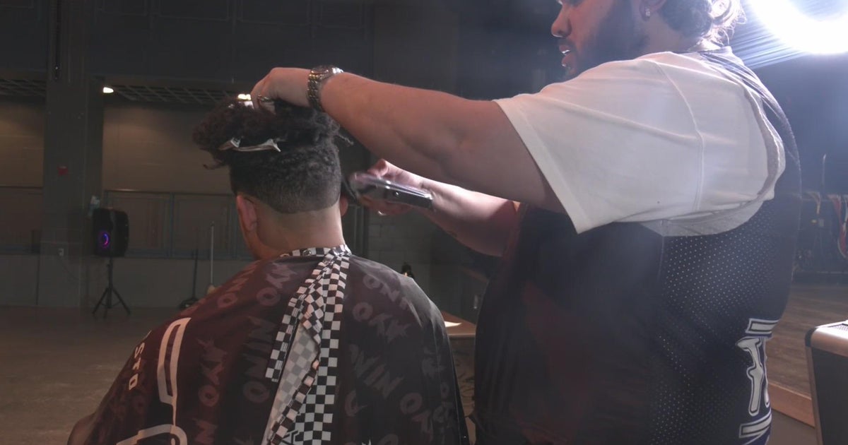 St. Olaf football players launch pop up barber shop to specialize in ...