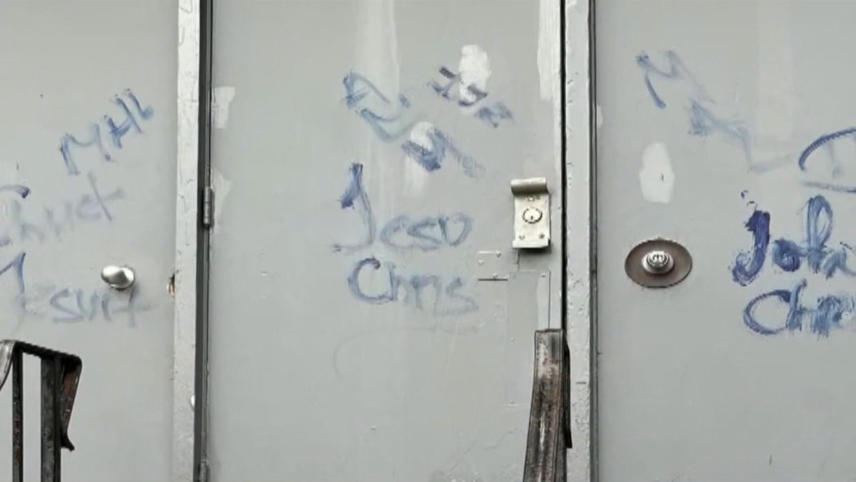 Mosque in Philadelphia's West Oak Lane section vandalized - CBS Philadelphia