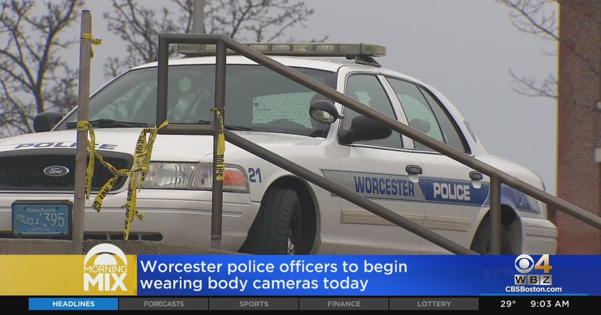 Worcester police to begin wearing body cameras - CBS Boston
