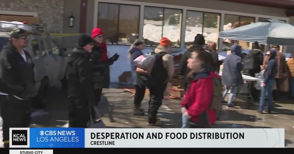 Crestline residents gather for food distribution - CBS Los Angeles