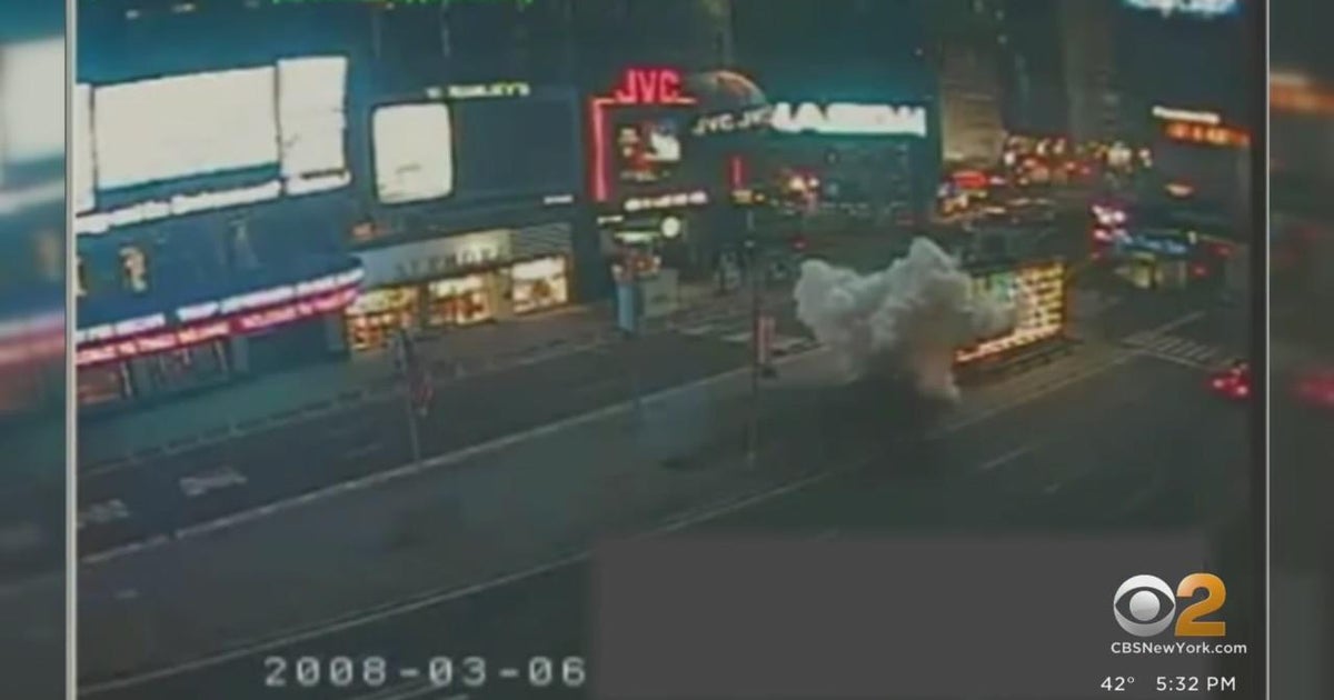 FBI: $250,000 reward for information in 2008 Times Square bombing - CBS ...
