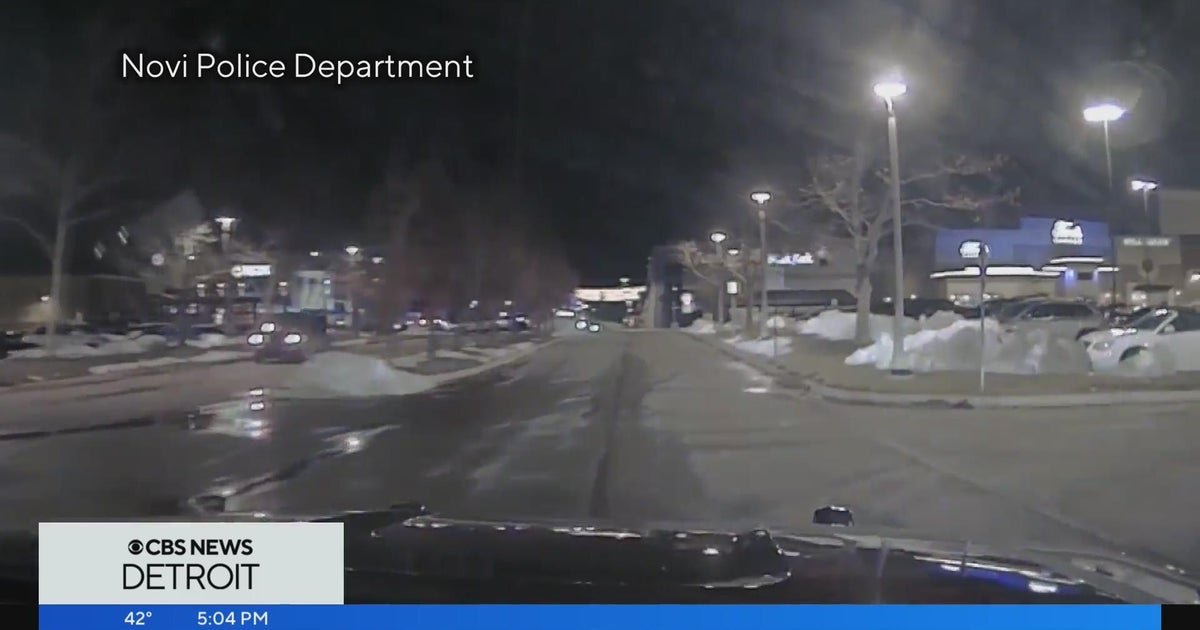 Man visiting Novi's Fountain Walk is wounded in shootout - CBS Detroit