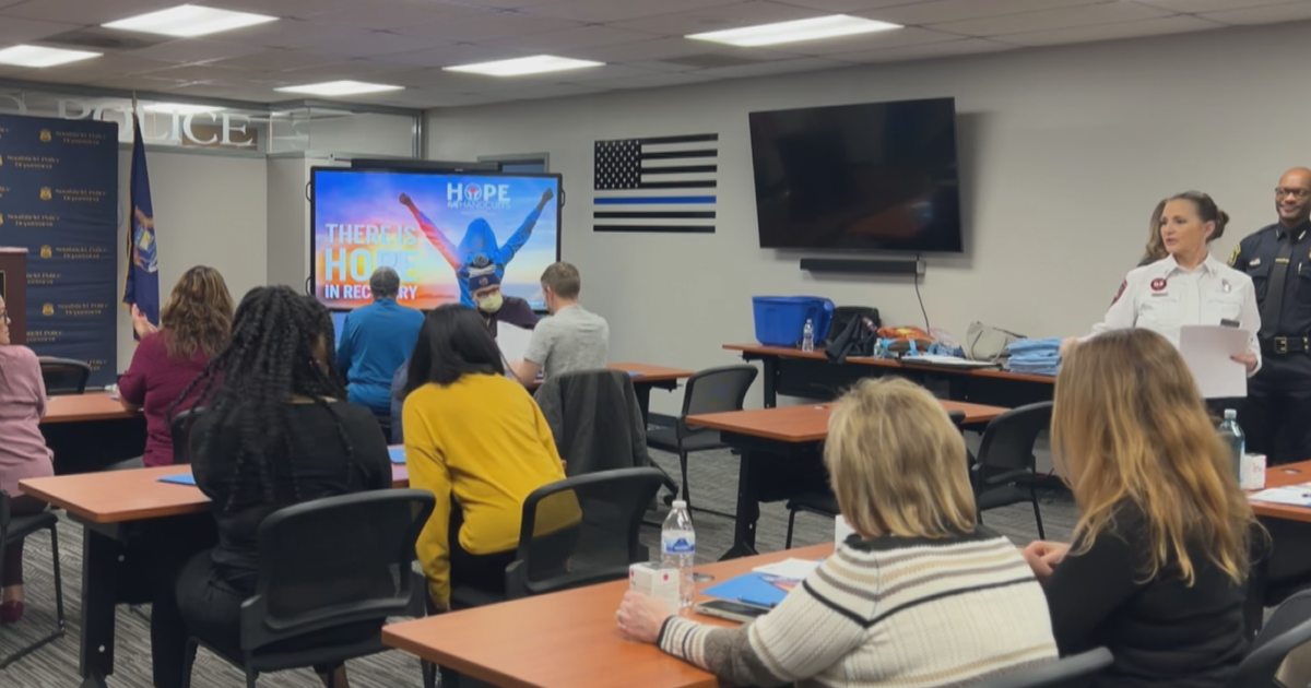 Hope Not Handcuffs trains volunteers to administer Narcan - CBS Detroit