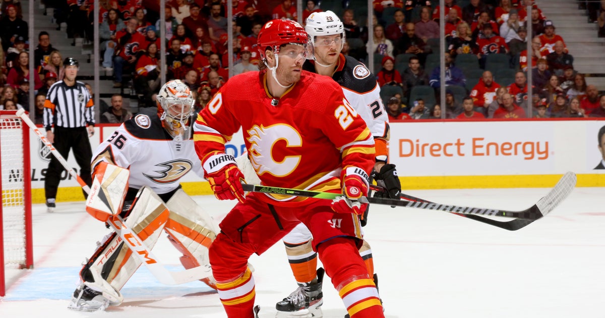 Comtois, Grant rally Ducks to 3-1 win over Flames - CBS Los Angeles