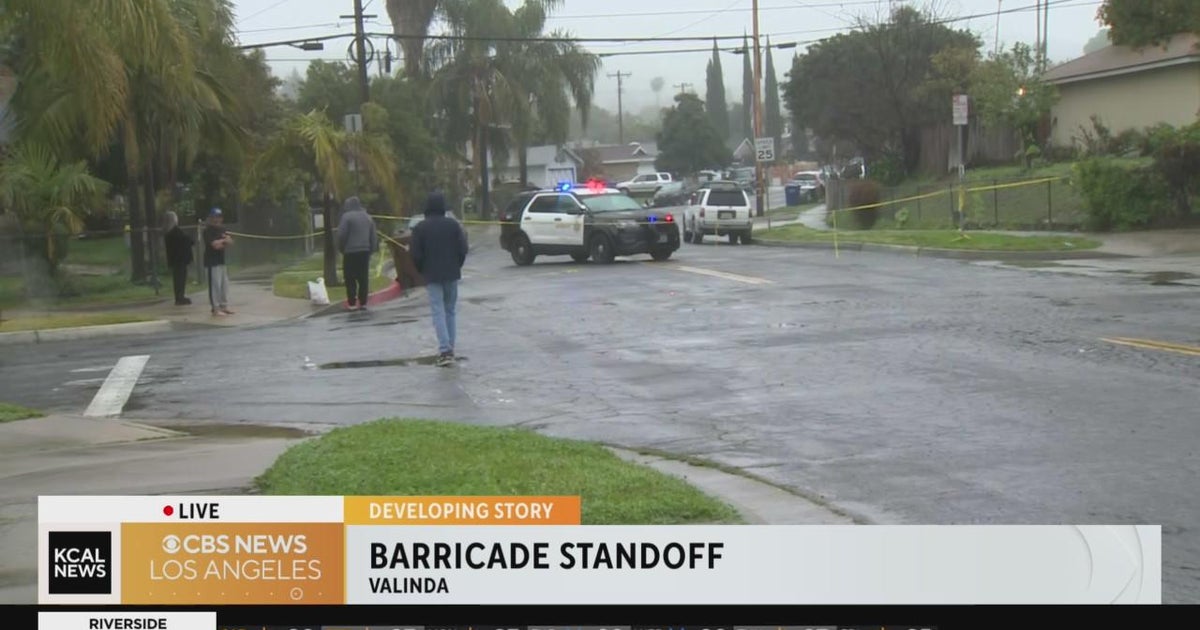 Valinda barricaded suspect still holding out in 17th hour - CBS Los Angeles