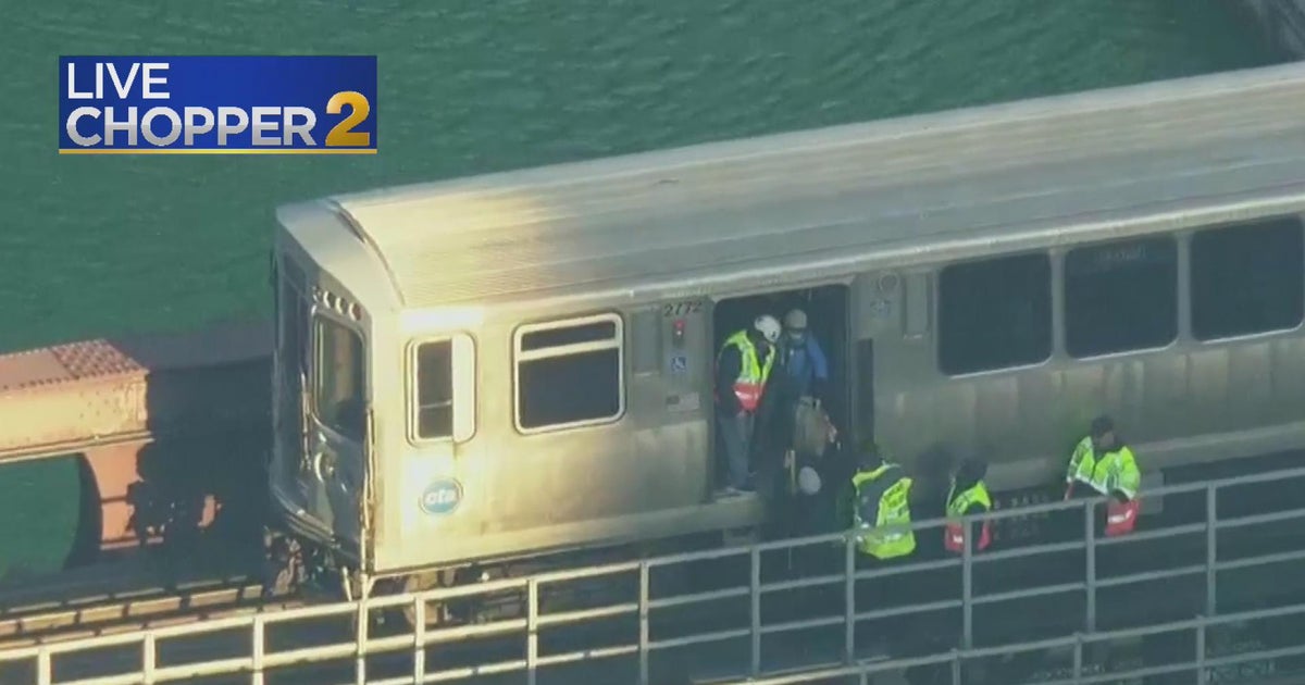 CTA Brown Line train evacuated due to power outage - CBS Chicago
