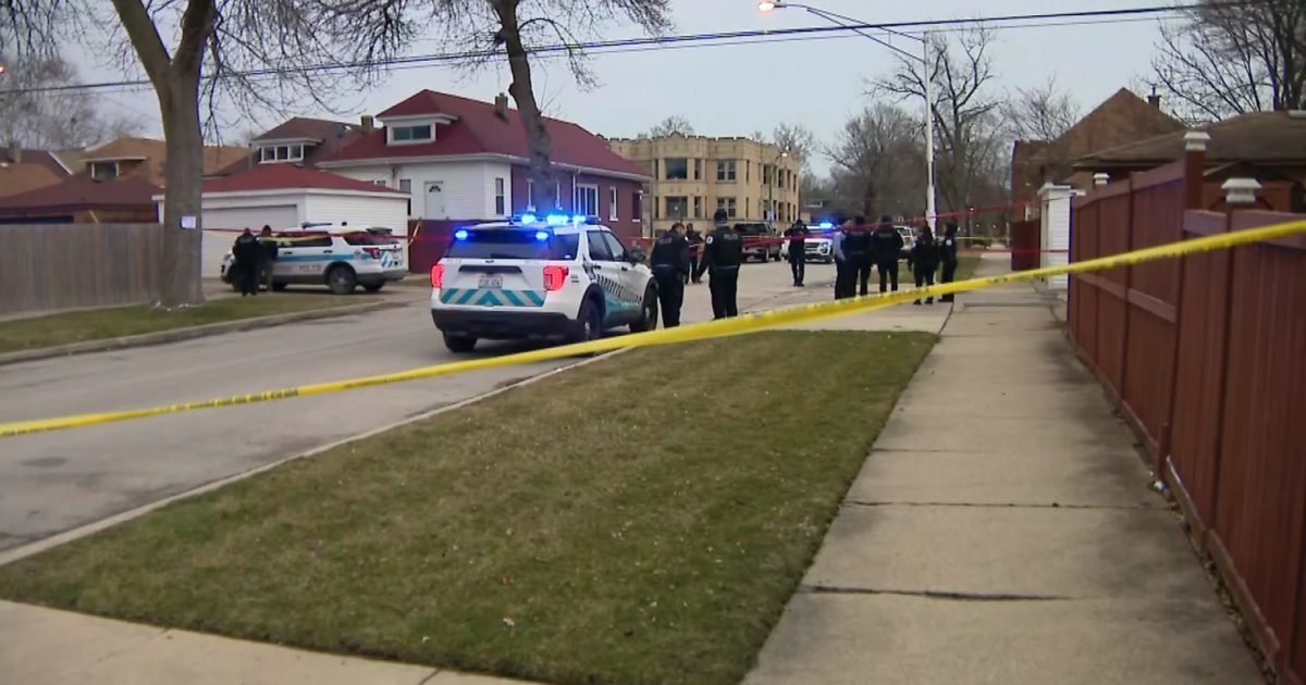 Teen hospitalized after shot in Chatham neighborhood - CBS Chicago