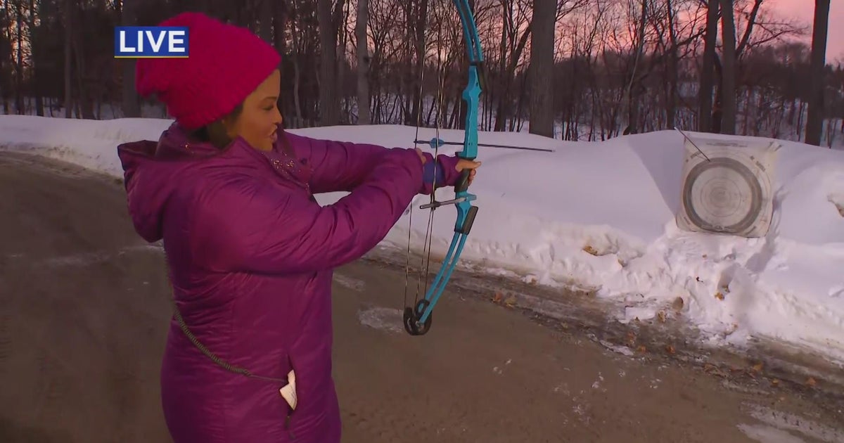 WCCO's Shayla Reaves tries her hand at archery - CBS Minnesota