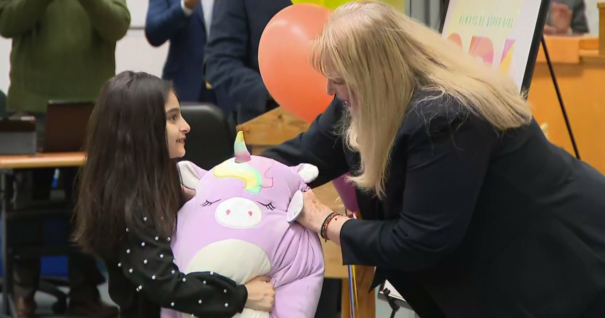 Aurora honors girl, who likely saved mom's life - CBS Chicago