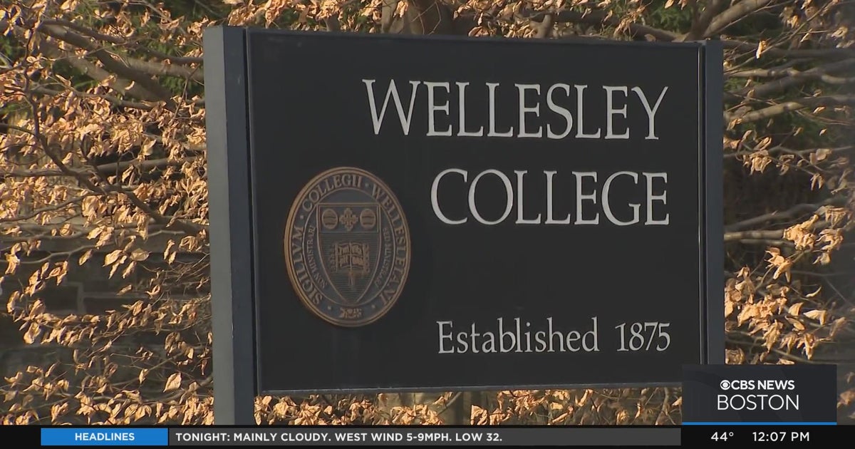 Wellesley College students vote in favor of admitting trans men - CBS ...