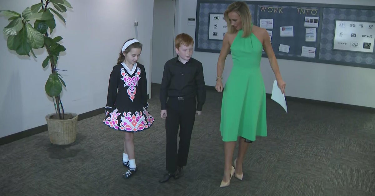 Happy St. Patrick's Day: Amanda gets an Irish dance lesson from two ...