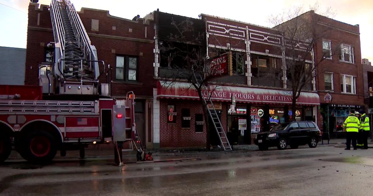 Fire tears through bar, apartment building in Avondale - CBS Chicago