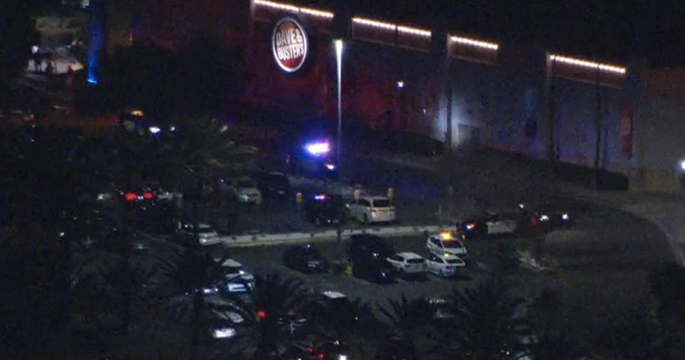 At least one person wounded in shooting at Orange outlets - CBS Los Angeles