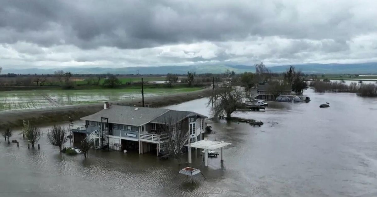 Homes in Manteca neighborhood partially submerged by swollen San ...