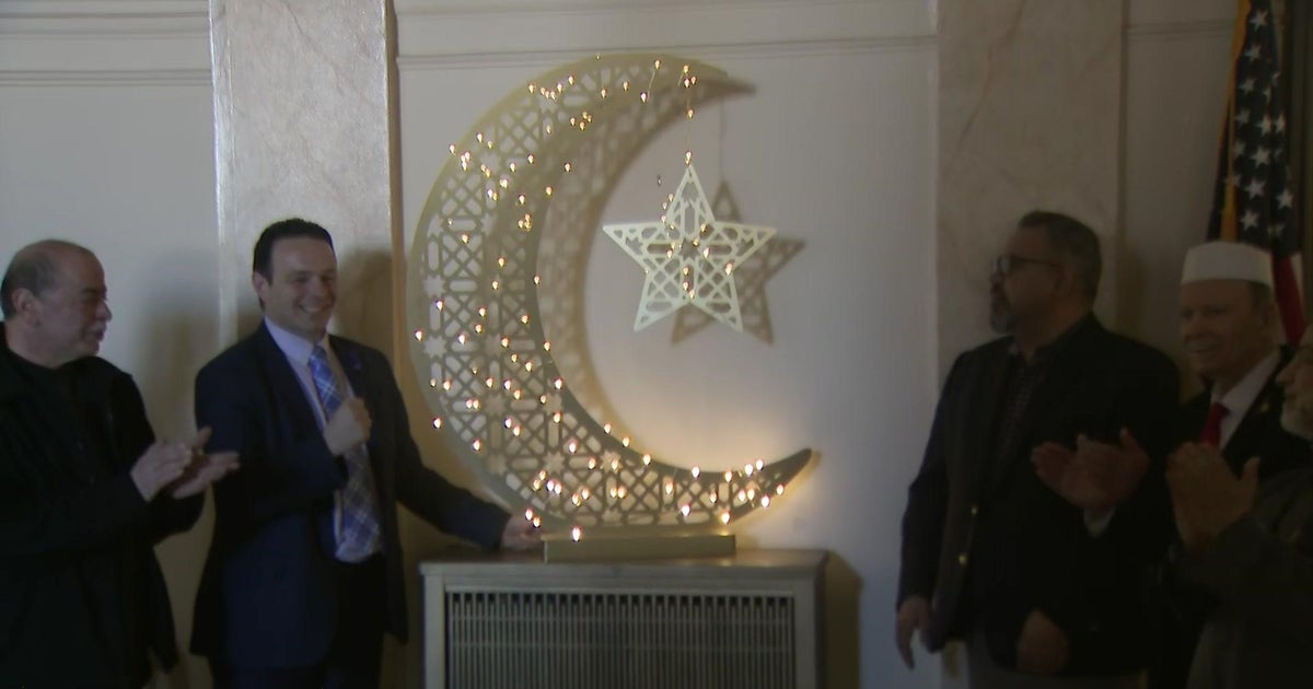 Paterson hosts Ramadan Hilal lighting ceremony - CBS New York