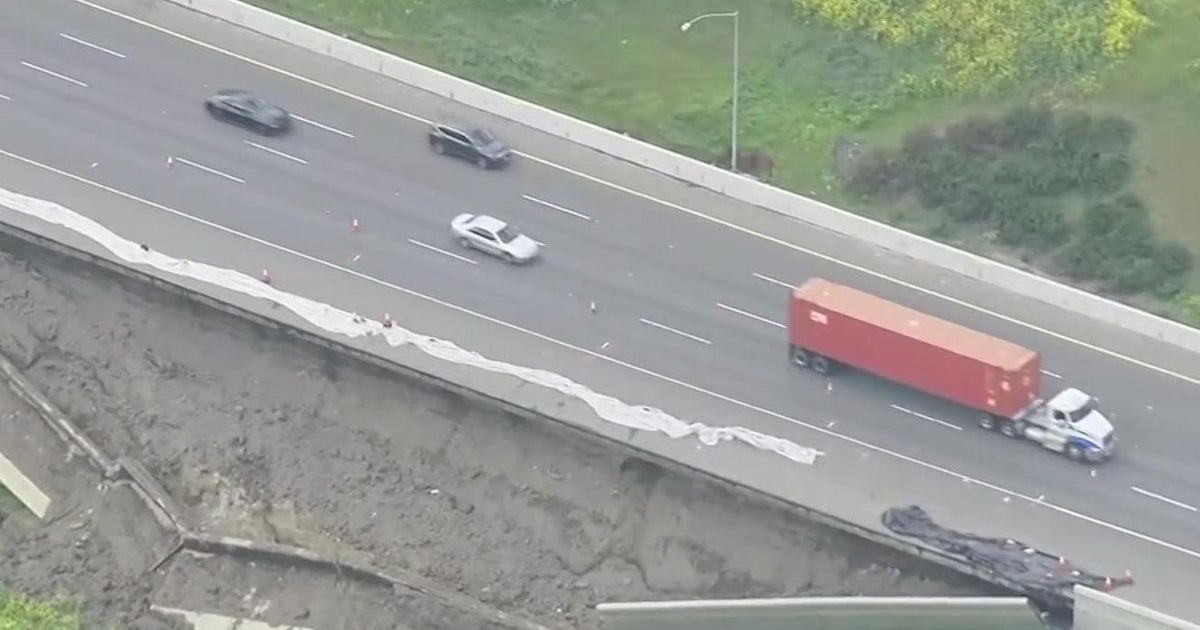Collapsed retaining wall brings lane closures, major delays to I-580 ...