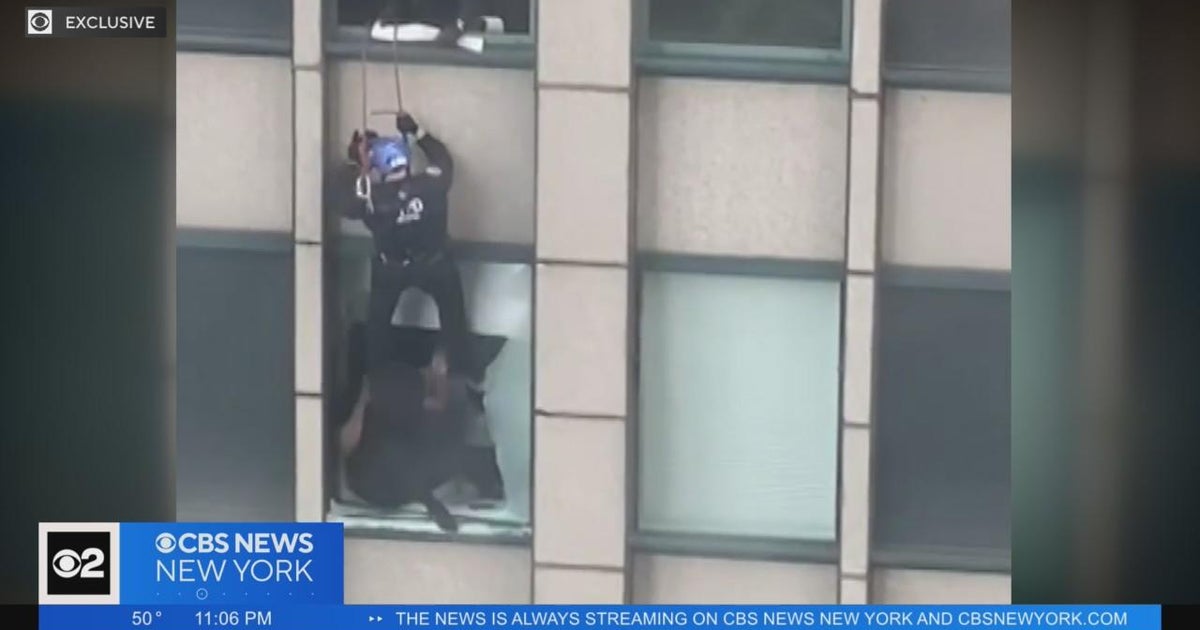 Exclusive video shows detective rappel down building during standoff ...