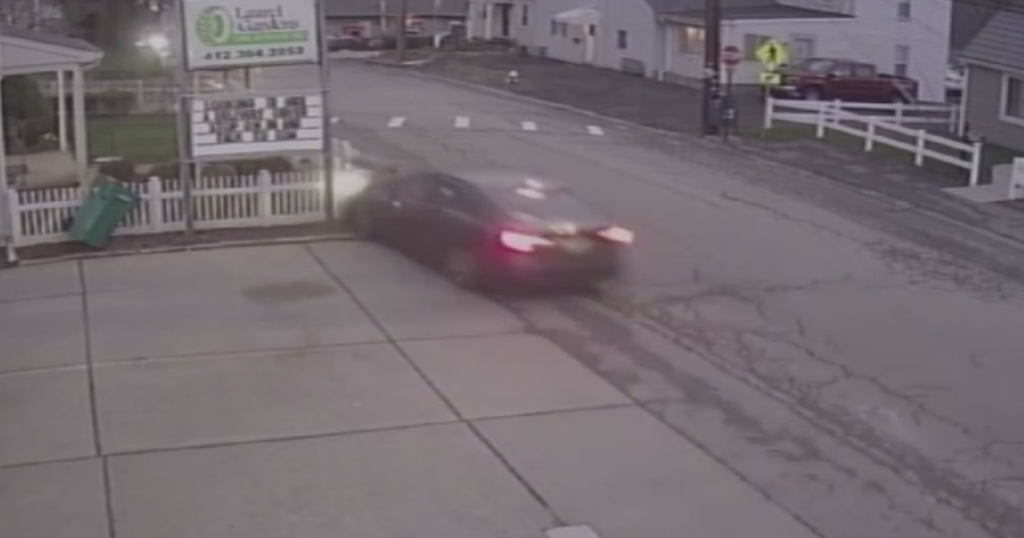 Car smashes through front yard in Ross Township before driving away - CBS Pittsburgh