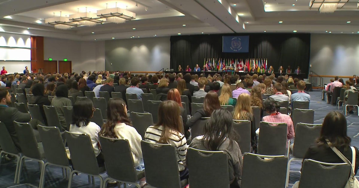 Mock United Nations meeting aims to inspire students - CBS Minnesota