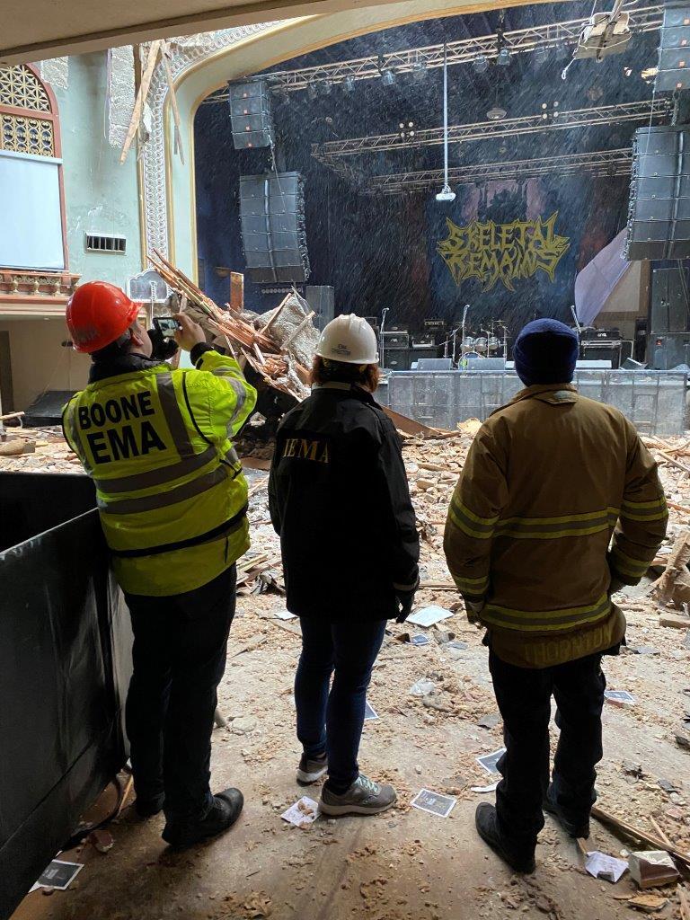 Roof collapses at Apollo Theatre in Belvidere - CBS Chicago