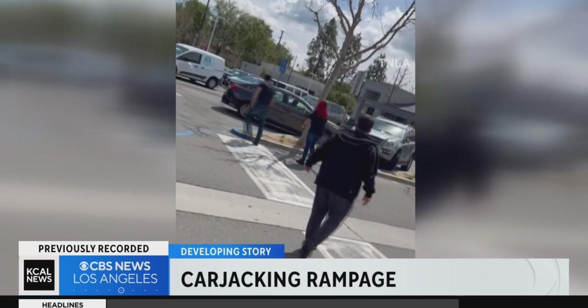 Caught on Camera: Woman goes on carjacking rampage in Agoura Hills parking lot - CBS Los Angeles