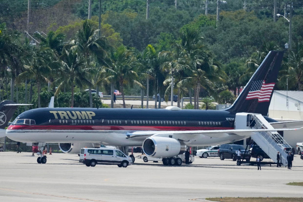 Trump arrives in New York ahead of expected surrender and arraignment ...