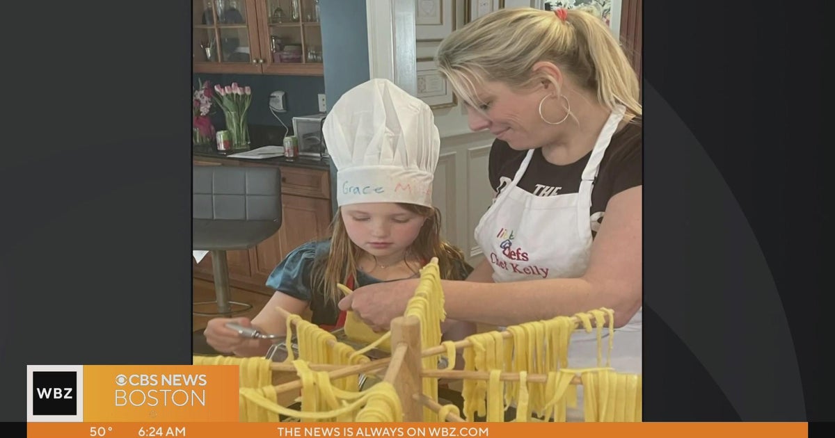 "Little chefs" embraces the chaos of cooking with kids - CBS Boston
