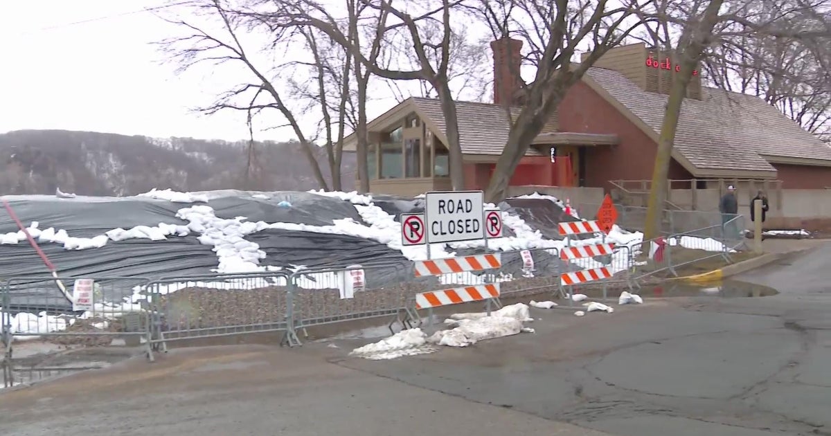 Stillwater builds flood barrier along St. Croix River - CBS Minnesota