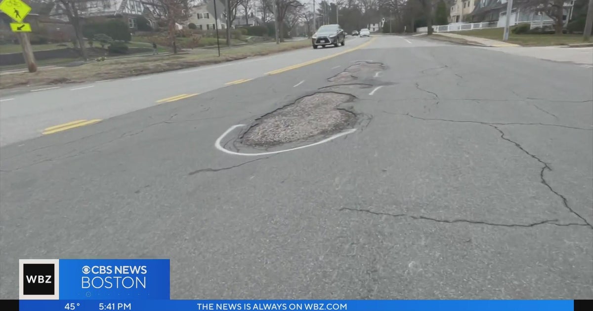 The race is on to fix potholes along Boston Marathon route - CBS Boston