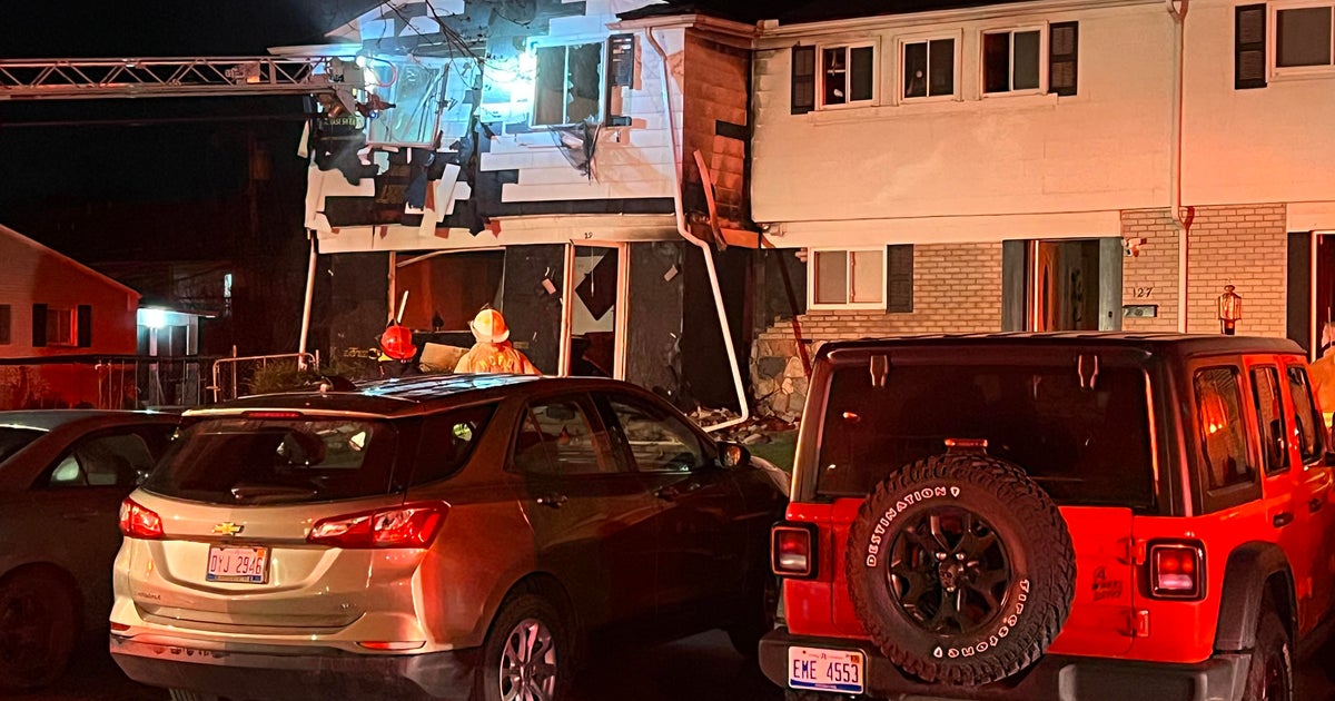 2 people injured after townhouse explosion in Mt. Clemens - CBS Detroit