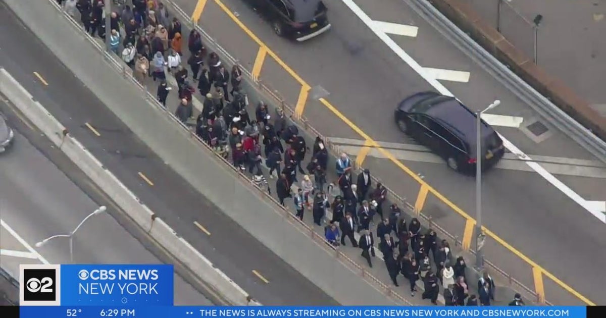 Good Friday Way of the Cross Procession across the Brooklyn Bridge ...
