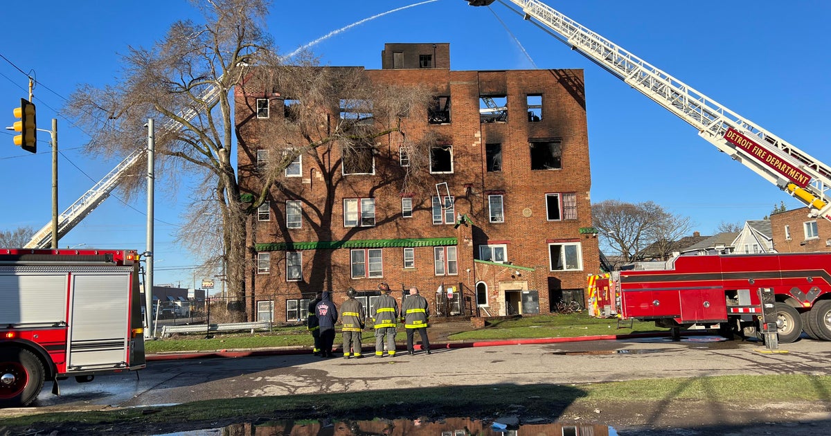 More than 20 people displaced after apartment fire in Detroit - CBS Detroit