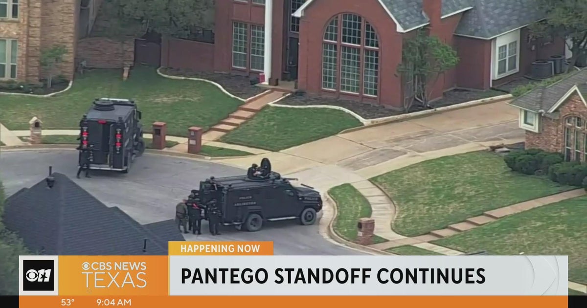 SWAT standoff continues in Pantego neighborhood - CBS Texas